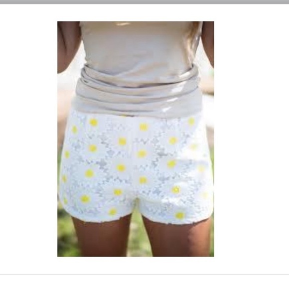 Judith March | Shorts | Judith March M New Daisy Crochet Floral High ...